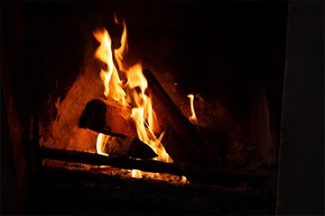 3 tips for building a camp fire safely in your back garden - London Gases